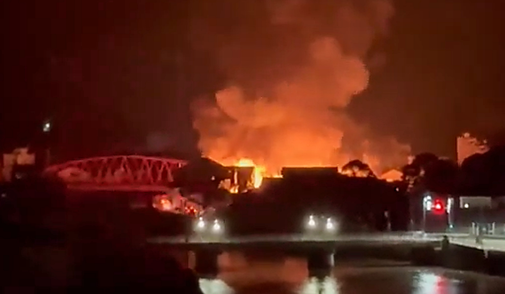 Terremoto: Gran incendio en Wajima y derrumbes de viviendas en Suzu ...