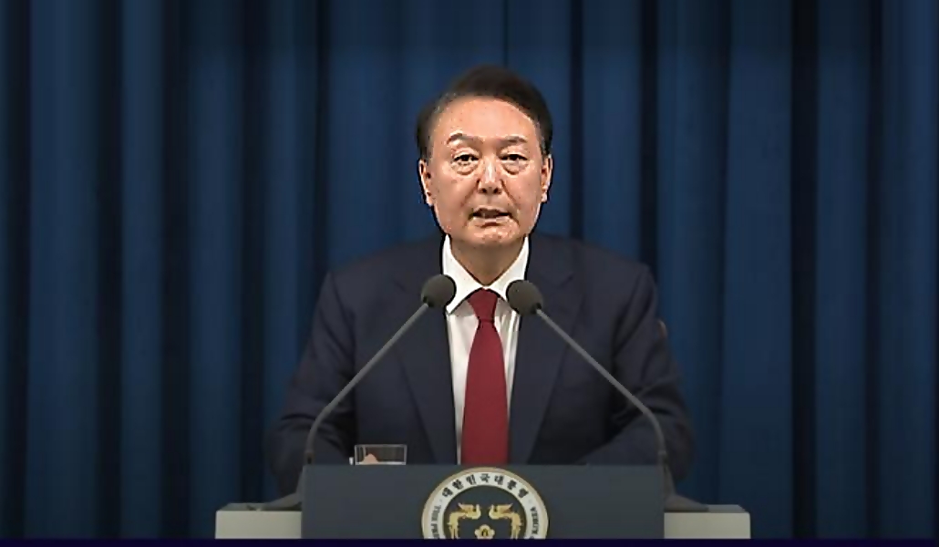 El presidente de Corea del Sur, Yoon Suk Yeol, declara la ley marcial ...
