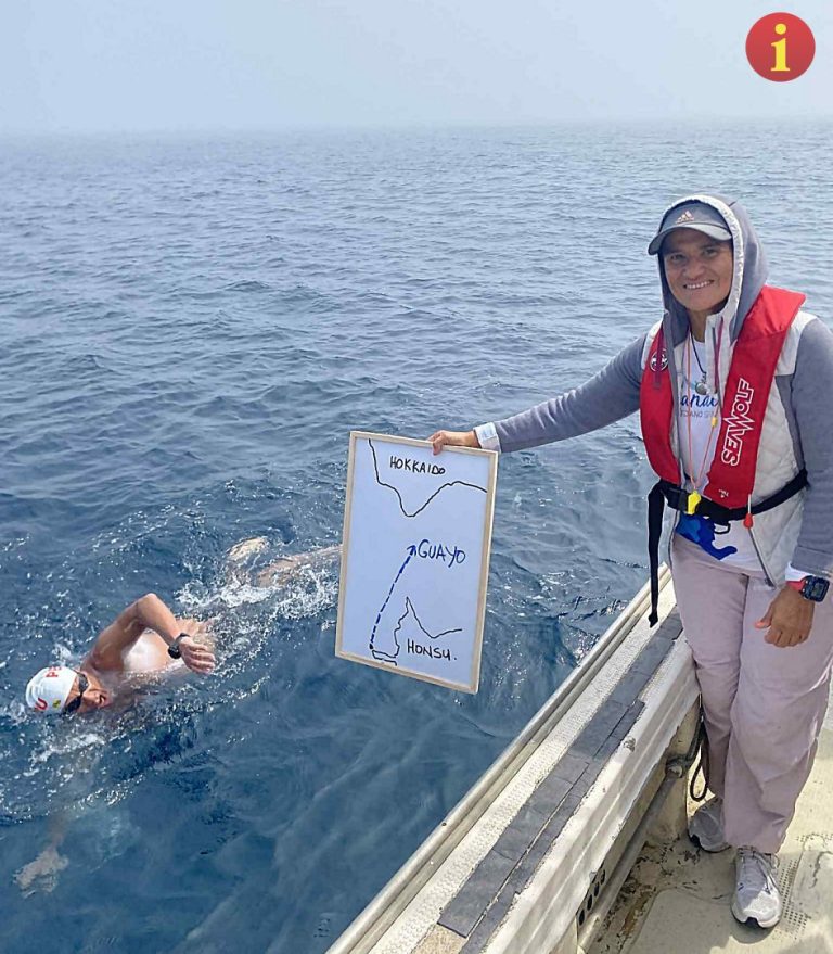 El peruano Eduardo Collazos cruza a nado el Estrecho de Tsugaru y ...