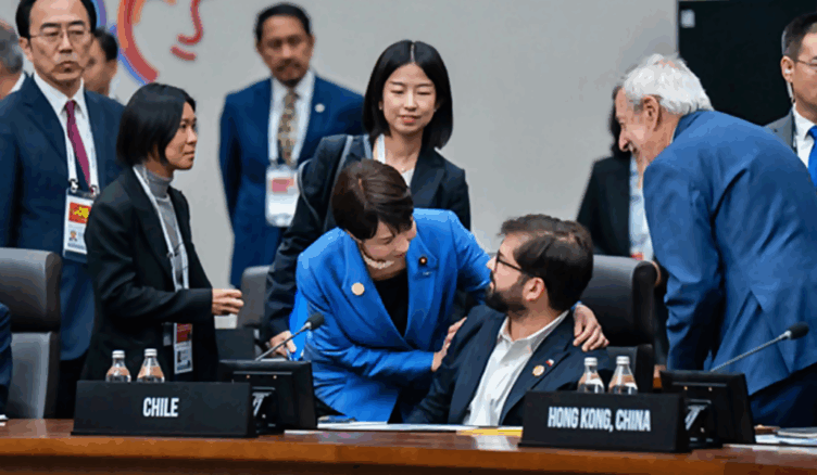 APEC: El afectuoso saludo de Takaichi al presidente chileno capta la ...