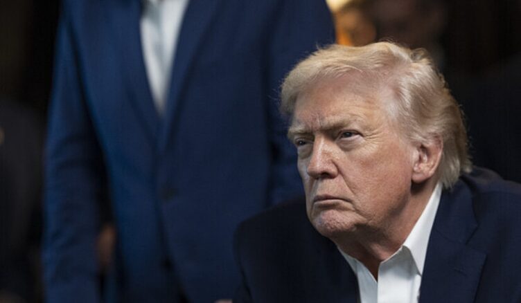 Donald Trump dice que EEUU operará Venezuela hasta la transición ...